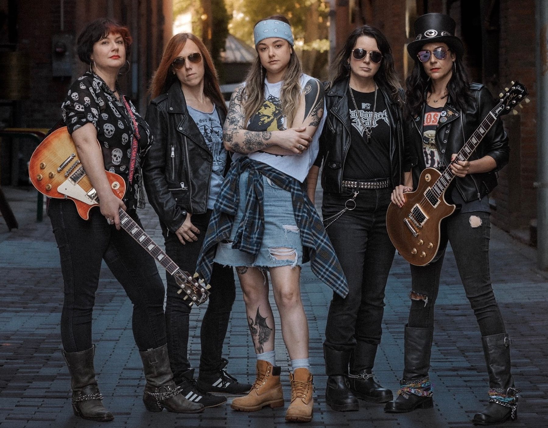 Girls N' Roses - ABOUT