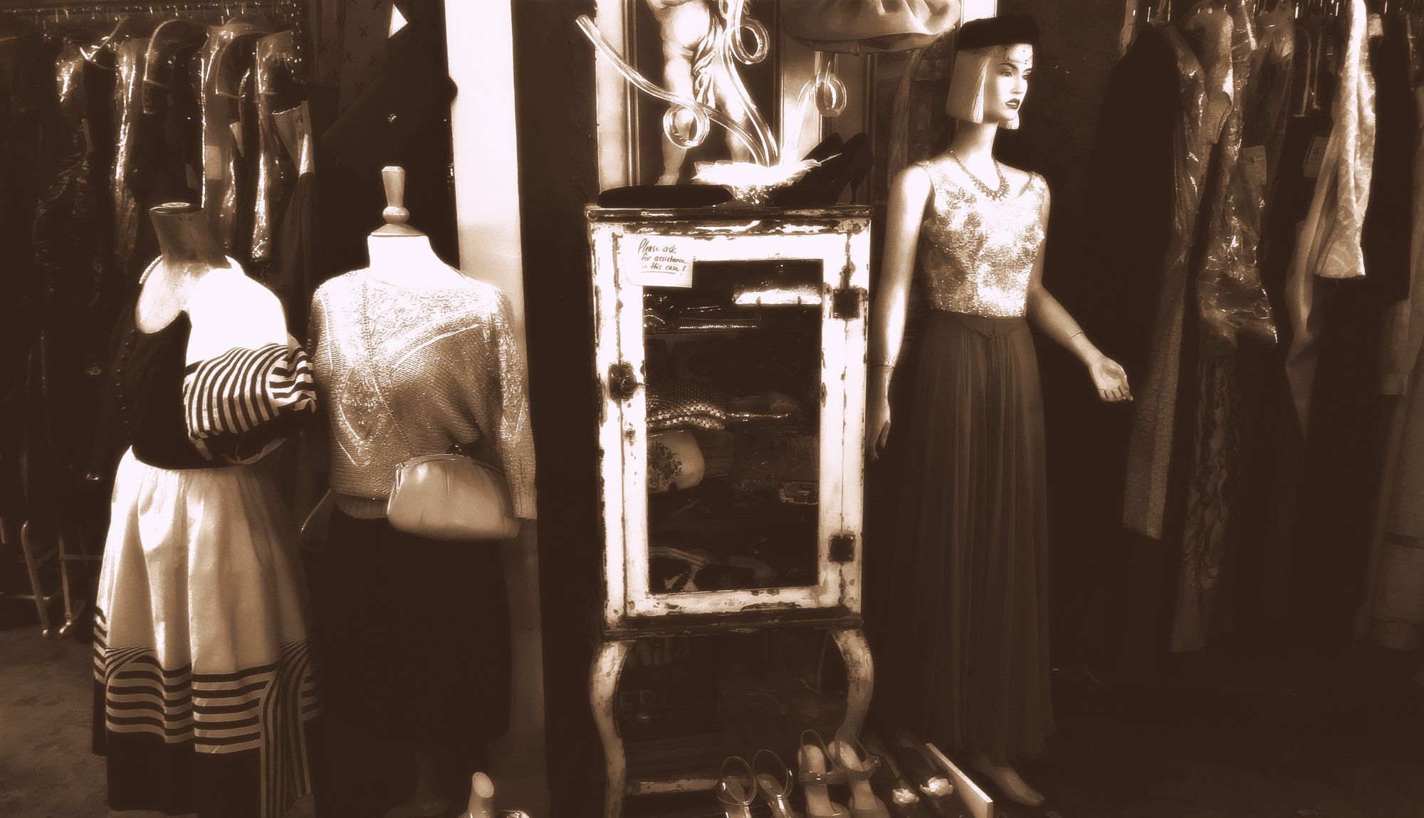 Sensitive Mannequins - About