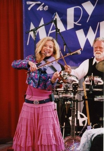 Mary Wiles - Photos