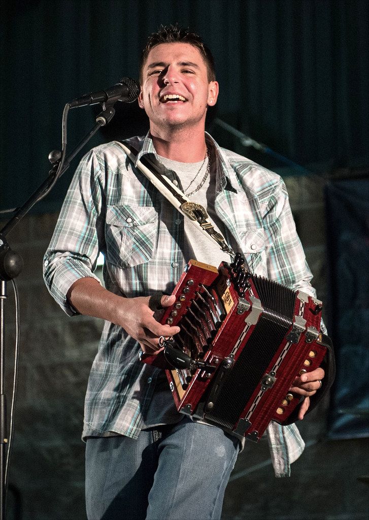 Dustin Ray's Past Performances