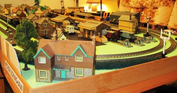 Charles Cooper's Railway Pages - My 3-Rail Hornby-Dublo layout - and ...
