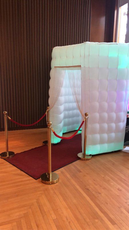 LIGHTS OUT PRODUCTION COMPANY - Photo booths