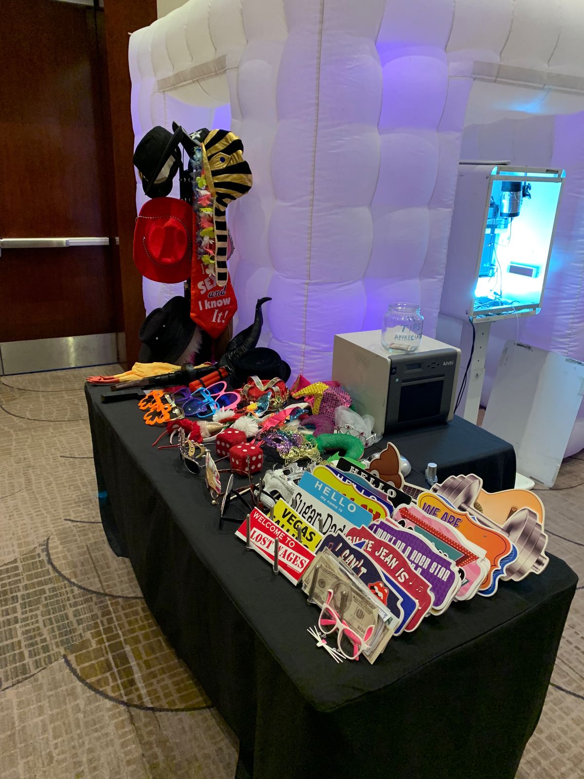 LIGHTS OUT PRODUCTION COMPANY - Photo booths