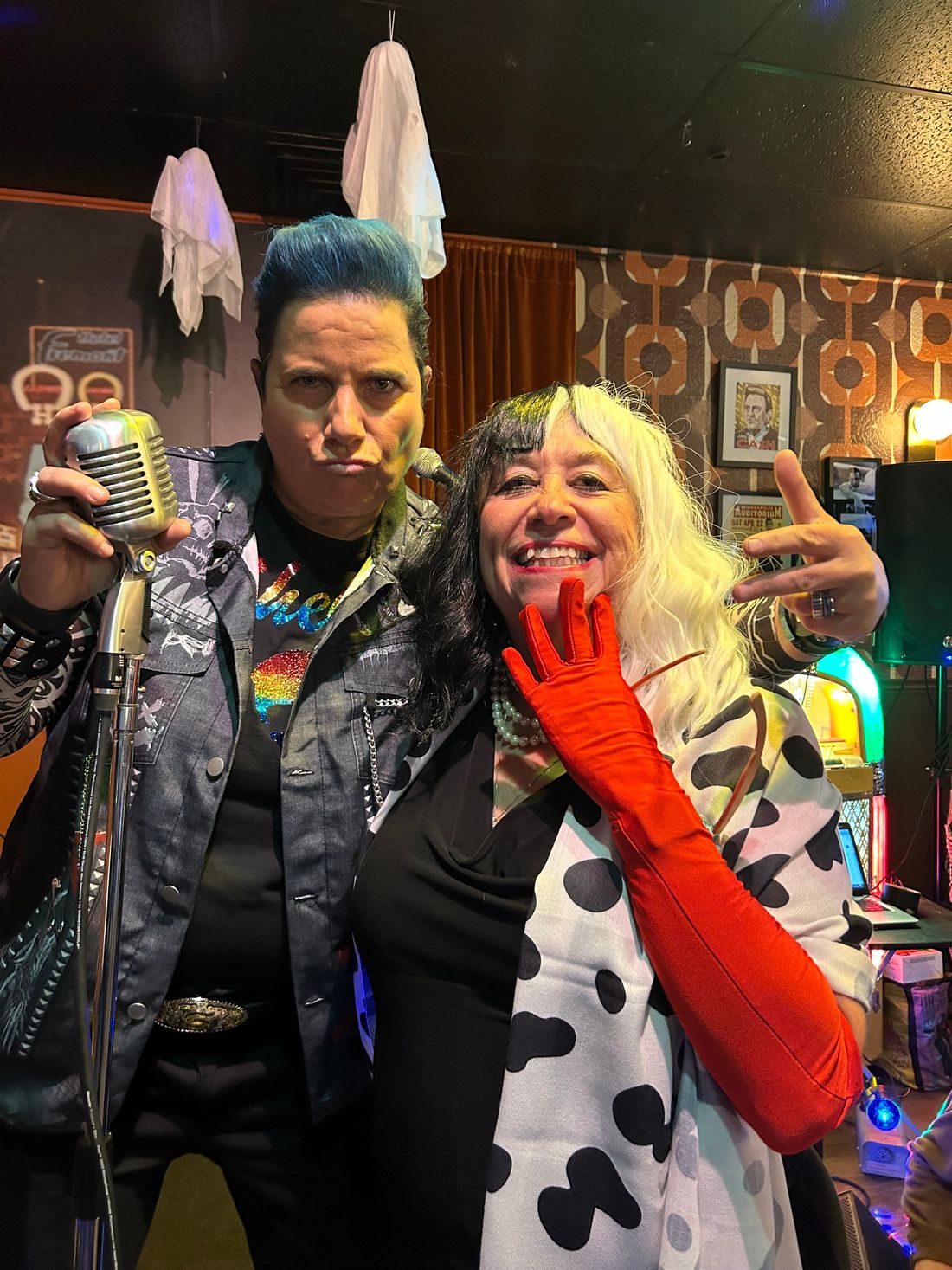 Shelvis and the Roustabouts