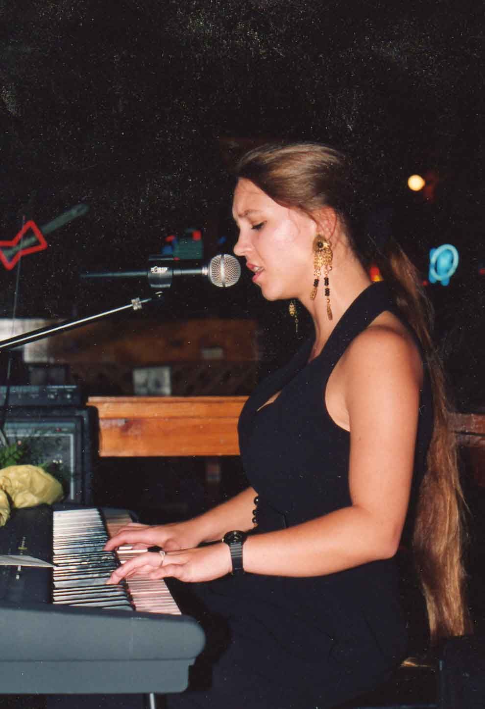 Eden Brent - Photos
