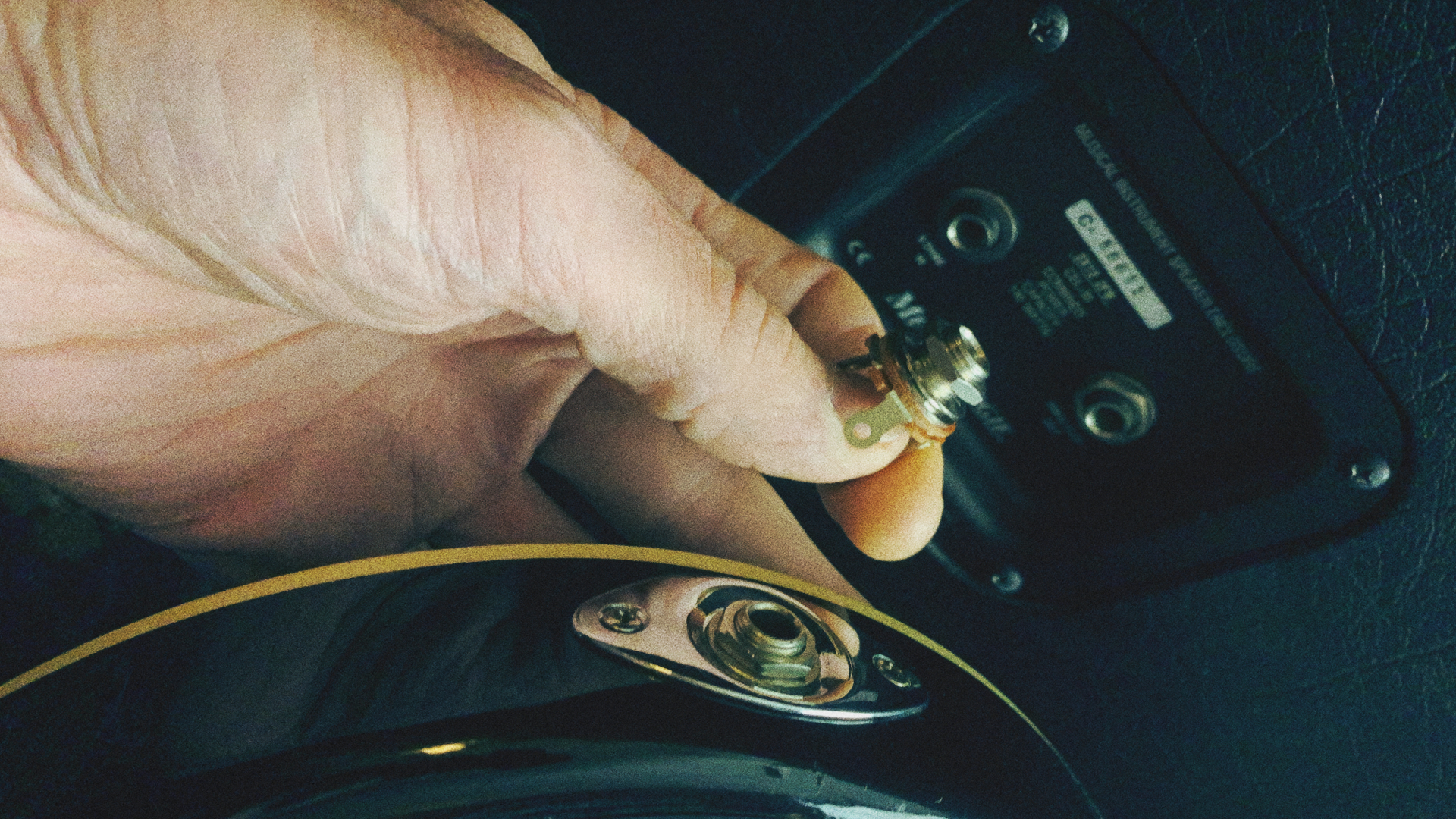 The Strange, Weird Truth About Guitar Cables
