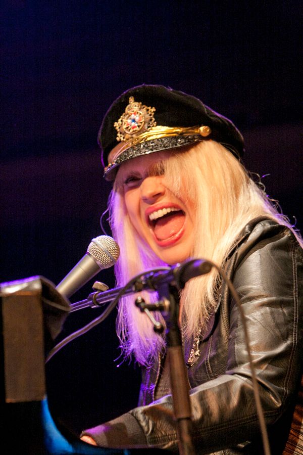 Chi Coltrane - Pics & History