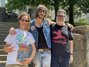 Lisa Bodnar and Whistlegrass - GLAM IN THE VINYL GARDEN