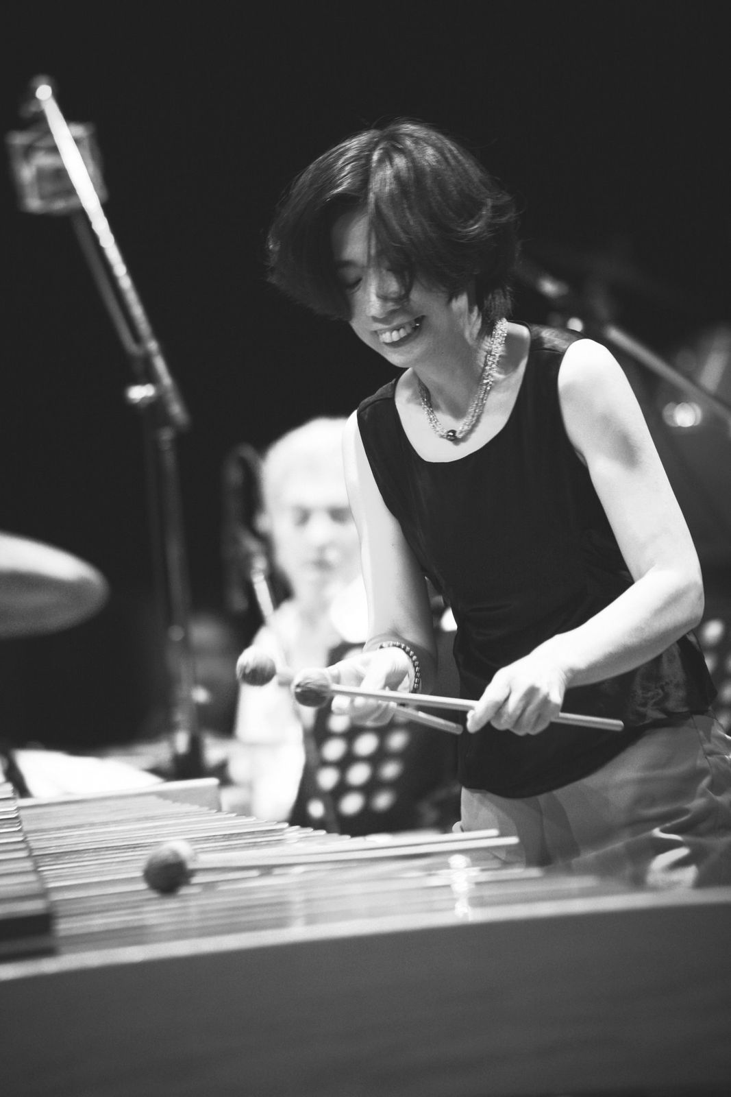 ミカ・ストルツマン（日本語） - Biography | ENG