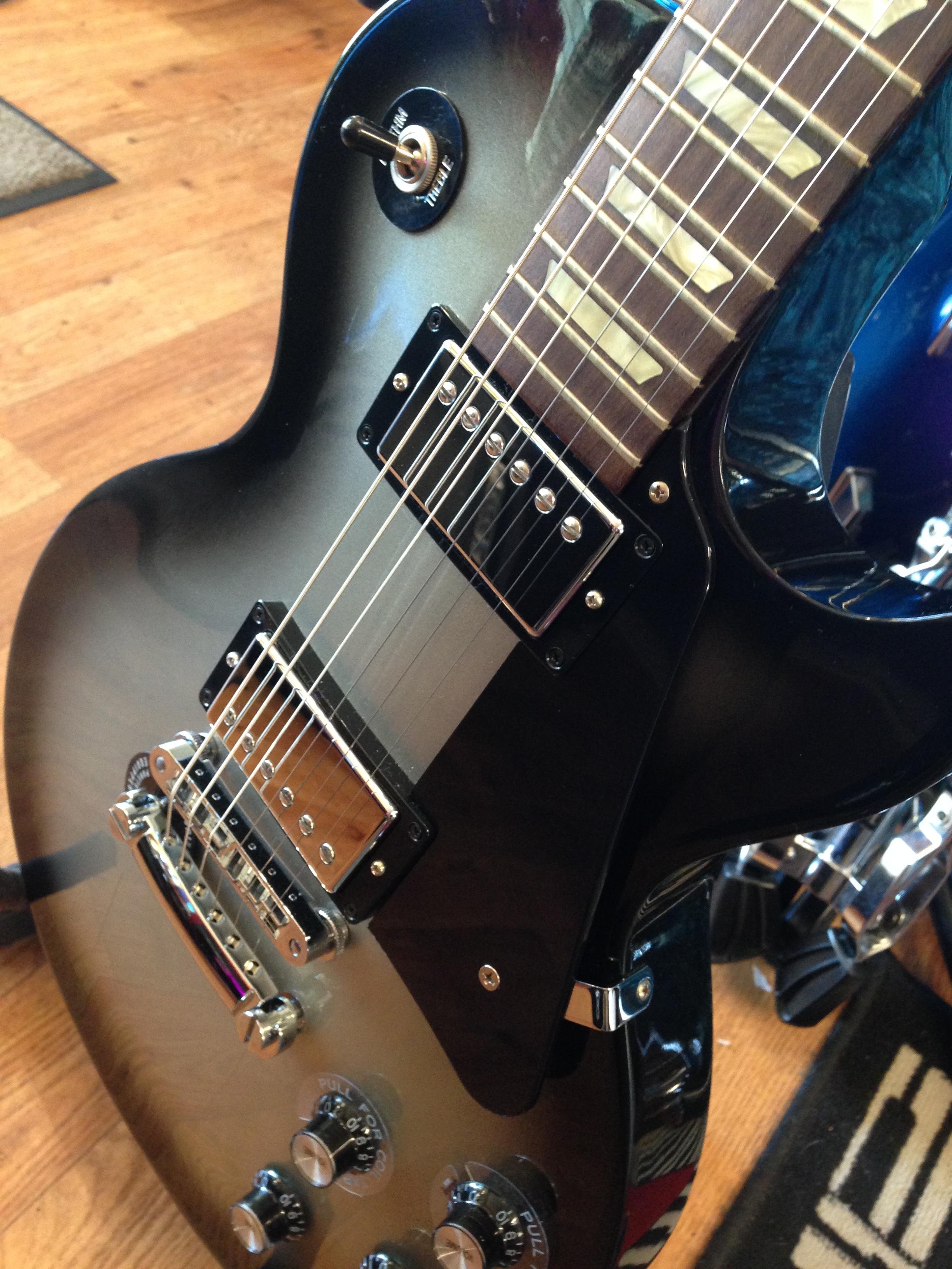 2010 Pre-Owned Gibson Les Paul Studio Deluxe Silverburst Electric ...