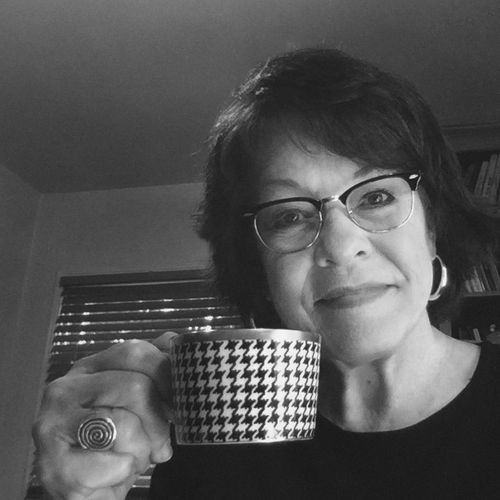 Live Music, Guitarist and Singer, Lina Hayek Moves Us