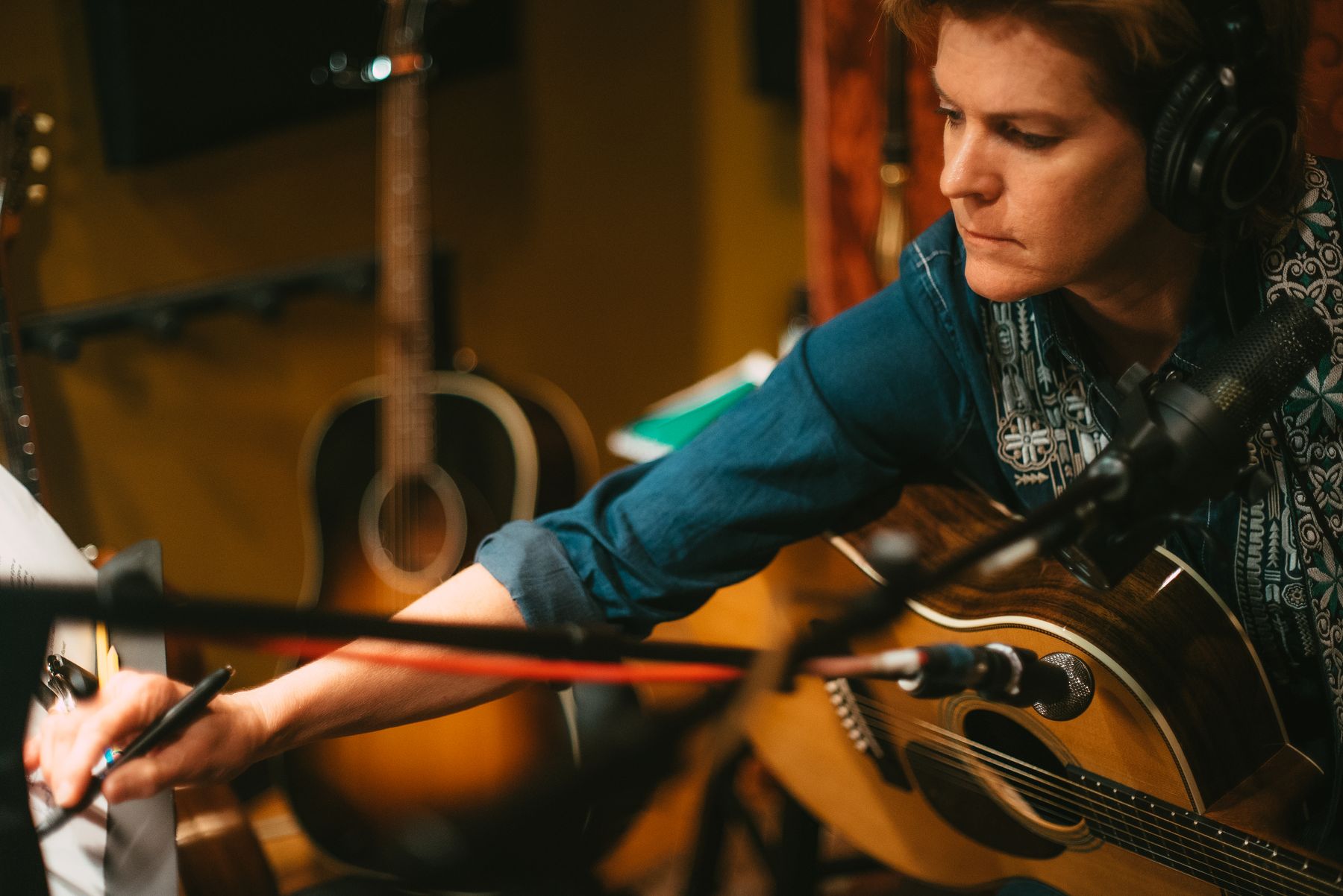 Stephanie Sammons Music | Folk-leaning Americana Singer-Songwriter