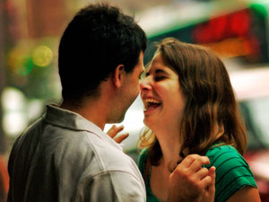 10 Cute Things Women Do That Men Find Irresistible
