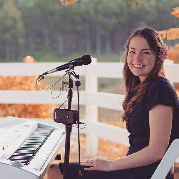 Elizabeth Rae - About