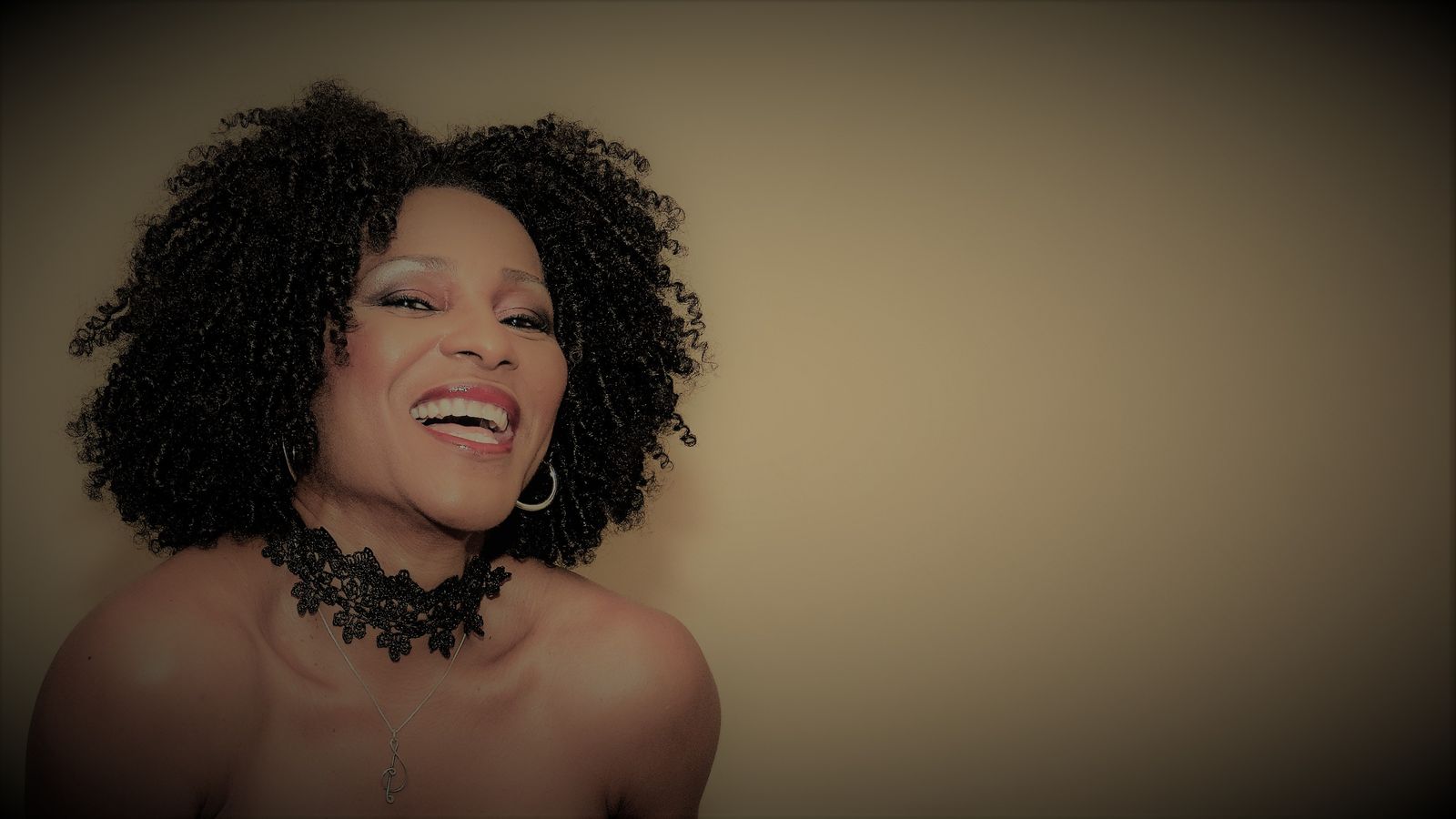 Regina Troupe - Photos