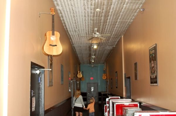 the floating men - Photos