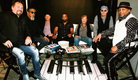 GARY LOWDER & SMOKIN' HOT - CONTACT