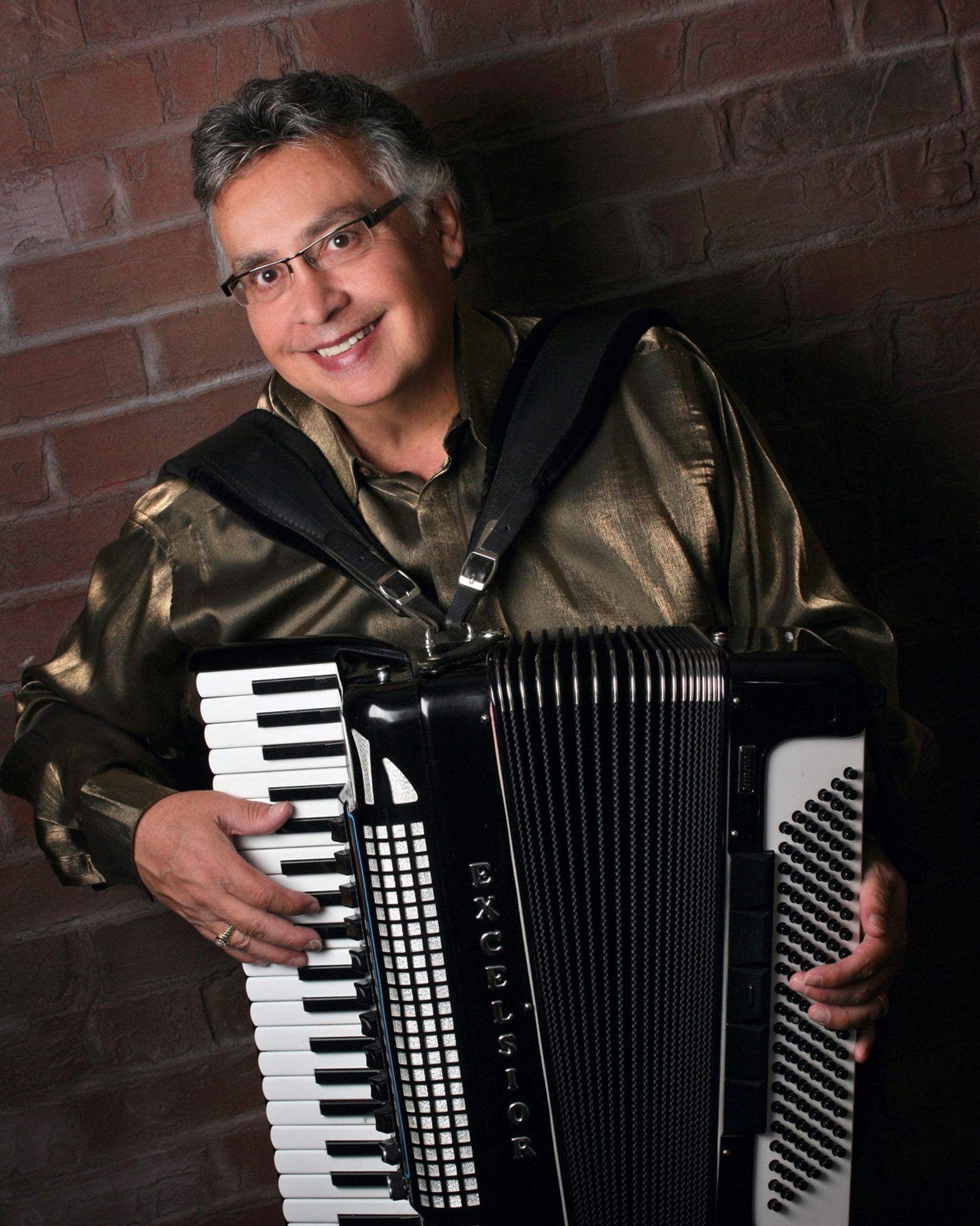 Johnny Ray Gomez - Contact