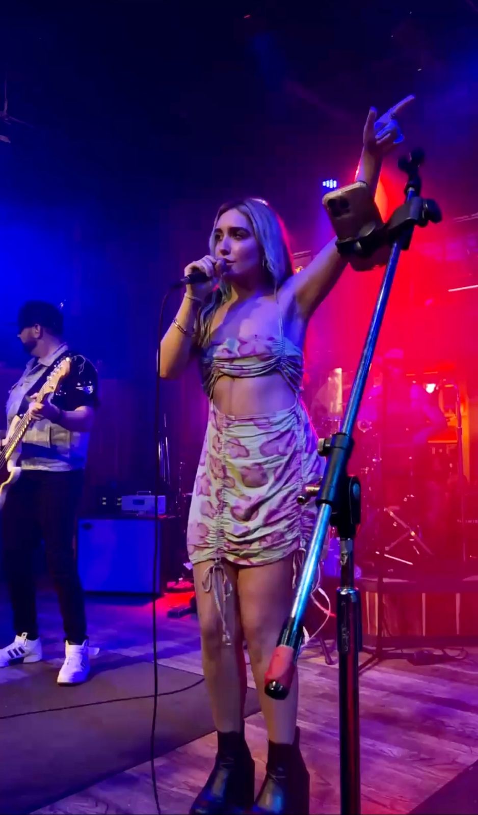 Anna Barnes - Press Kit