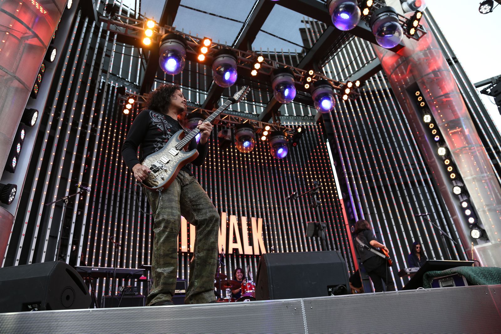 Perf De Castro, Guitarist - Photos