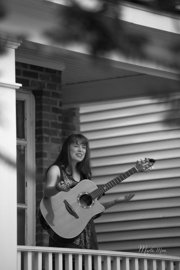 0Stella - Book A House Concert