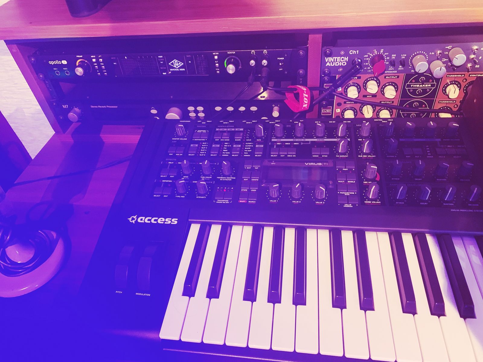 Jason Farnham - Photos