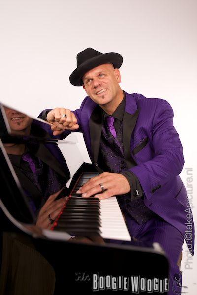 MR. BOOGIE WOOGIE - Shows