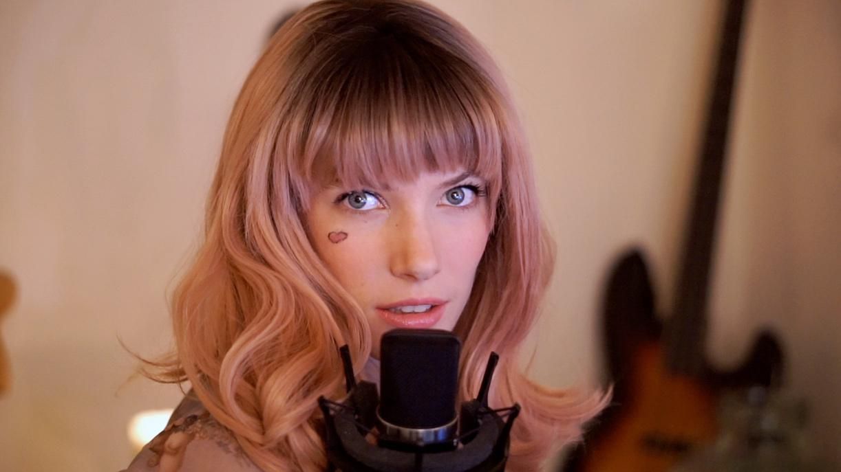 VenusWorld - photos of Twitch music streamer Venus