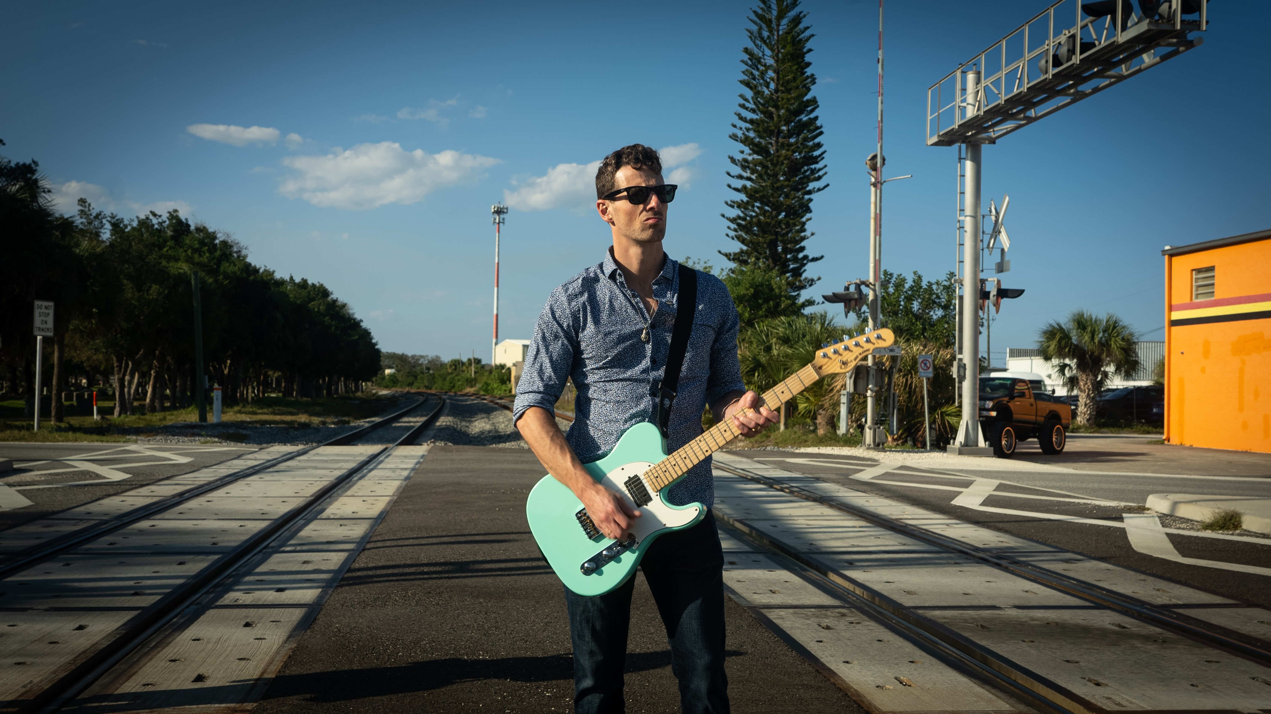 Electric Guitar – How Does It Work? A Complete Guide