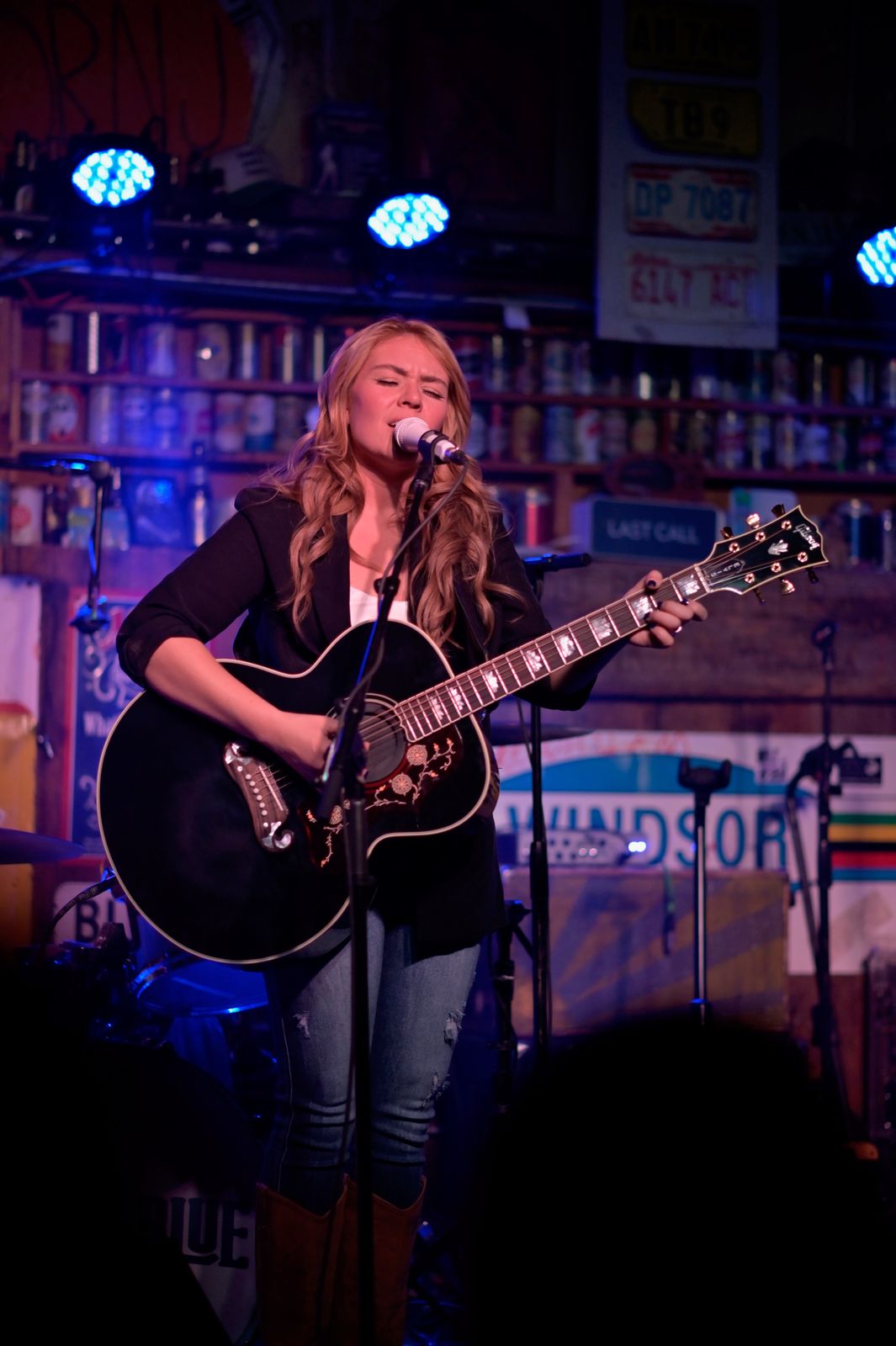 Amanda Stewart - Photos