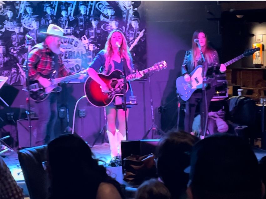 Amanda Stewart - Photos