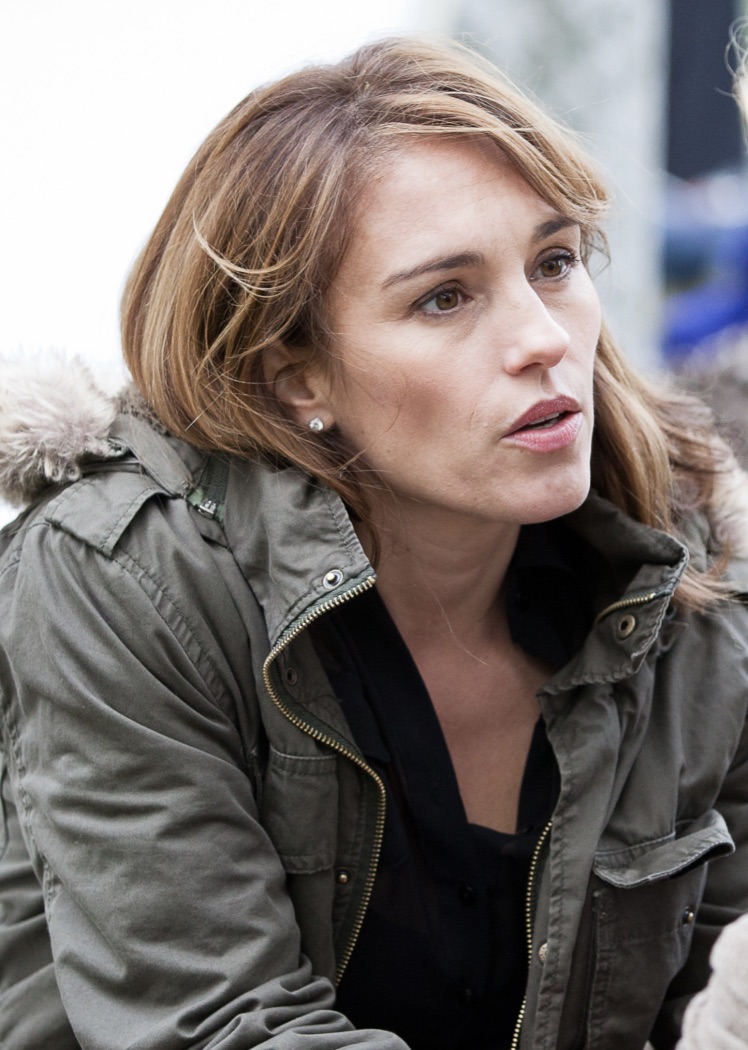 Amy Jo Johnson - PHOTO GALLERY