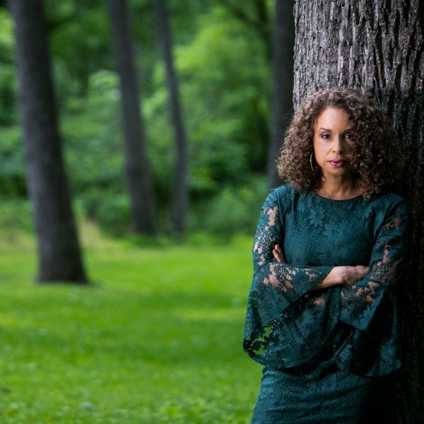 Amy Banks Music - Headshot Library