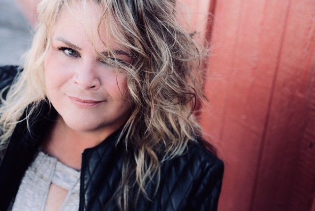 Lisa Donahey - Photos