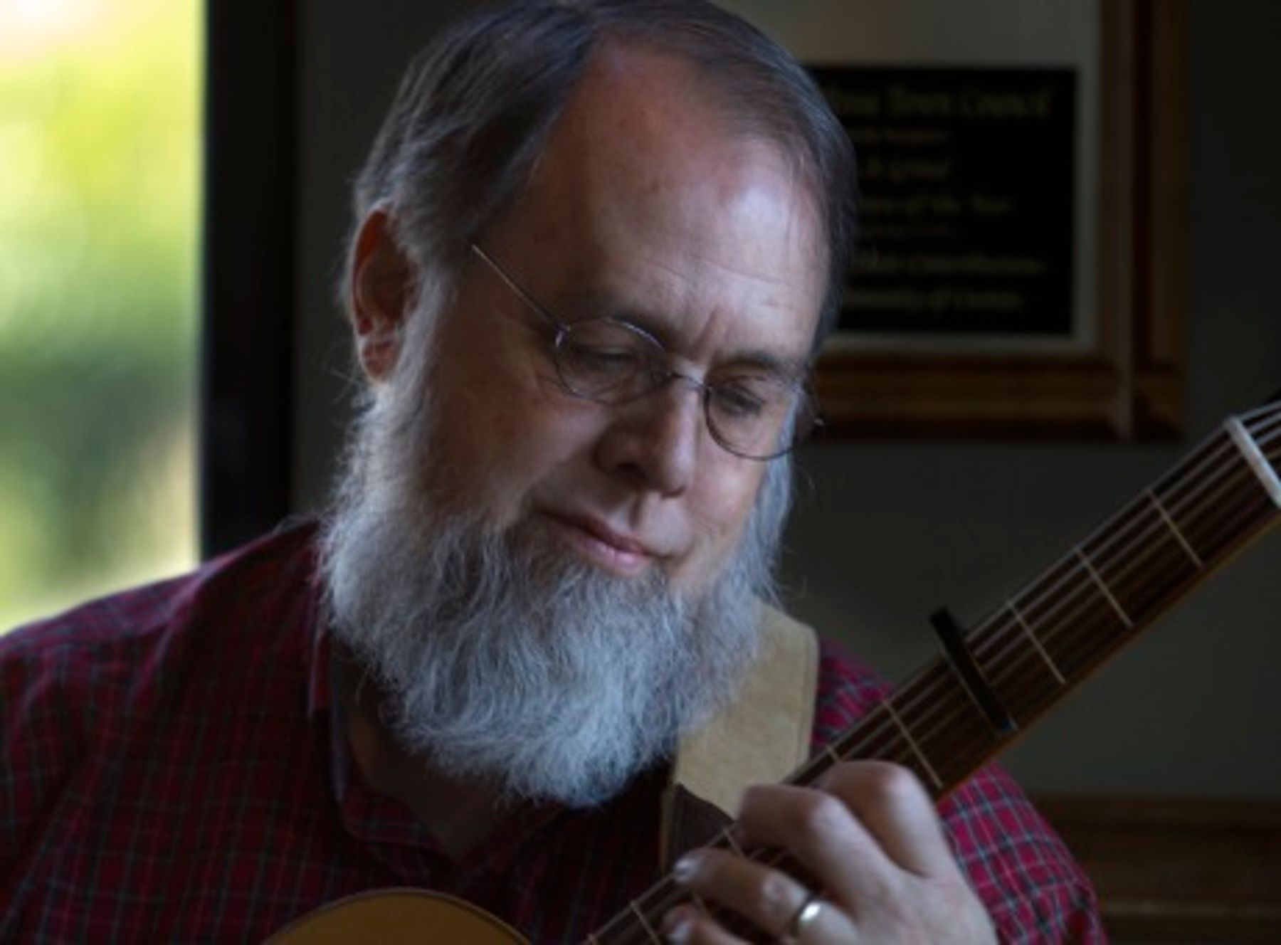 Tom Renaud, songwriter & guitarist - Bio