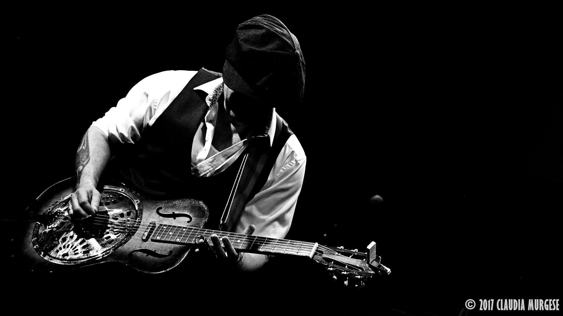Daniel Eriksen - Blues Artist & Slide Guitarist