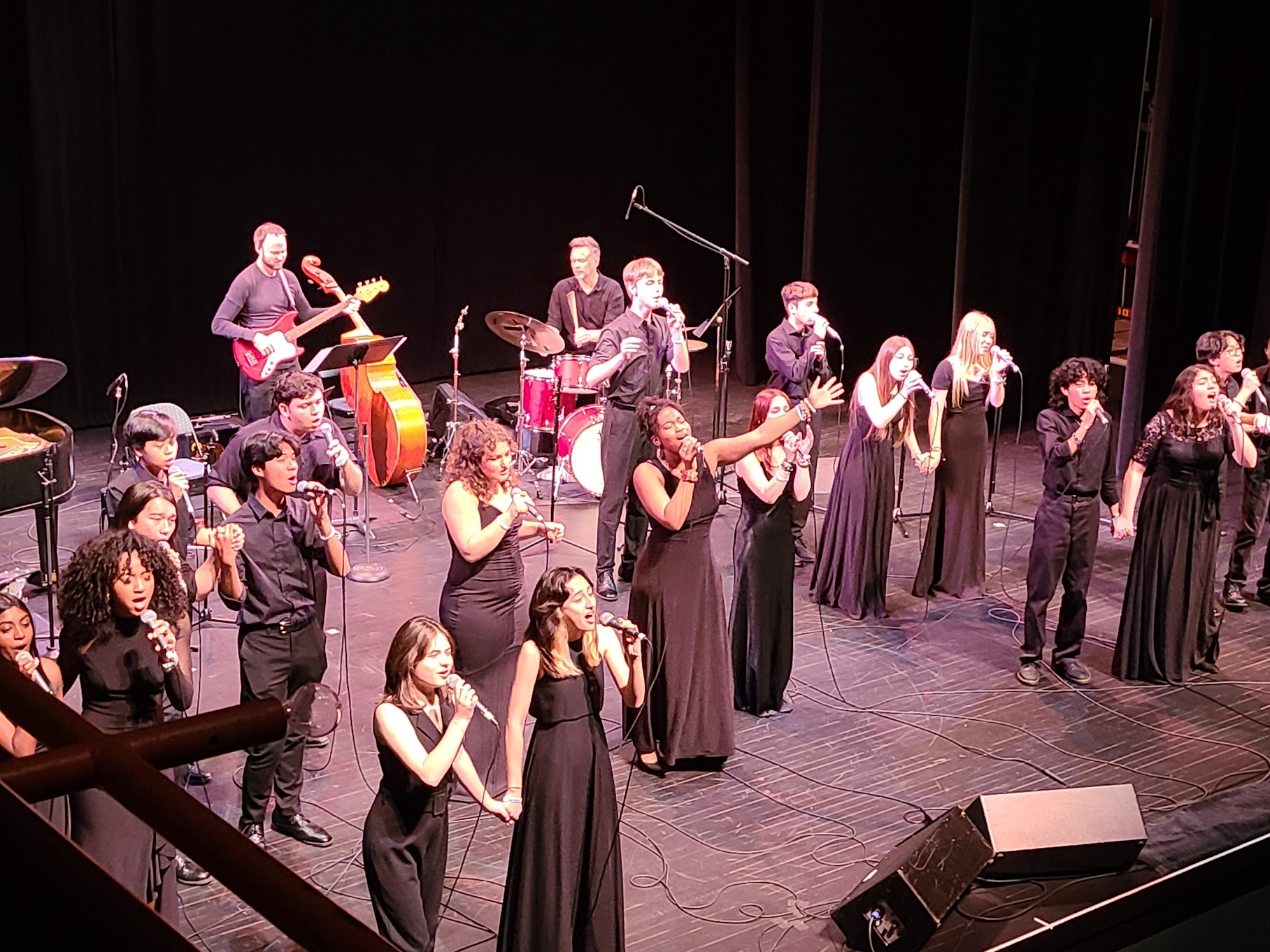 THE SIGNAL: VALENCIA HIGH’S JAZZ CHOIR REACHES A NEW RANGE OF SUCCESS ...