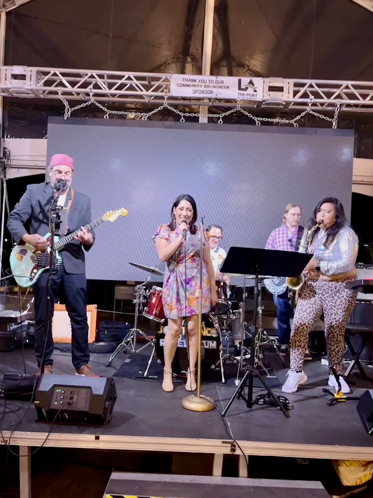 Dina Valenz - Photos