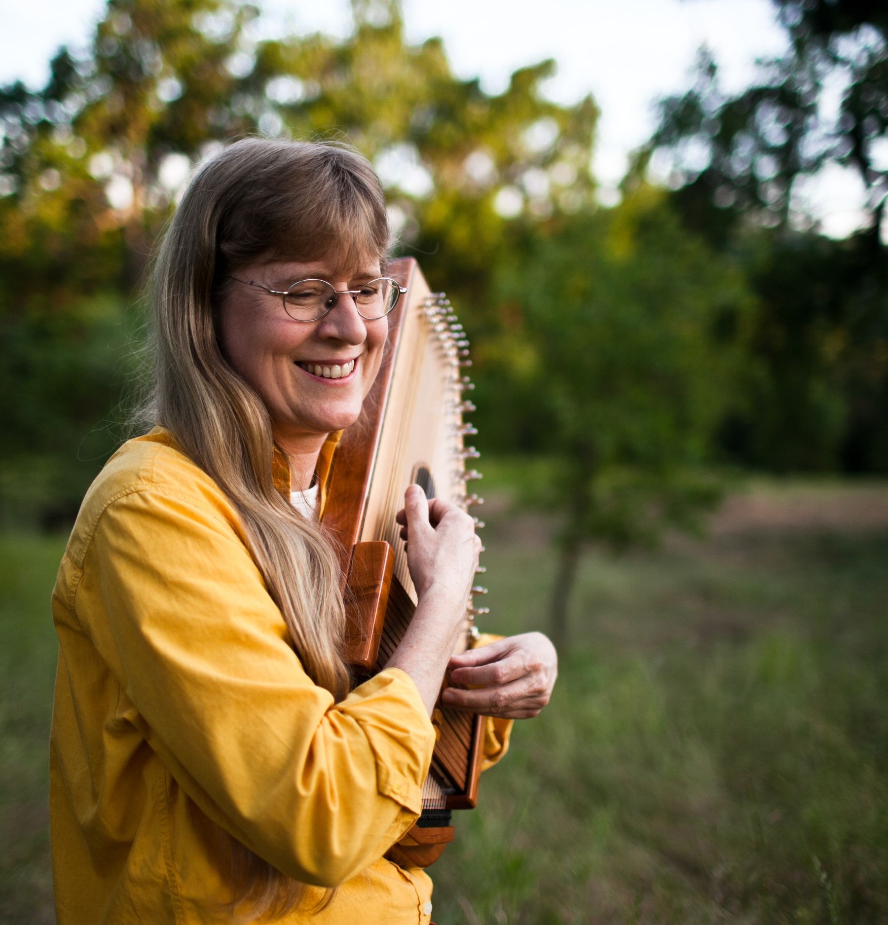 Karen Mueller: Autoharp and Mountain Dulcimer - Video