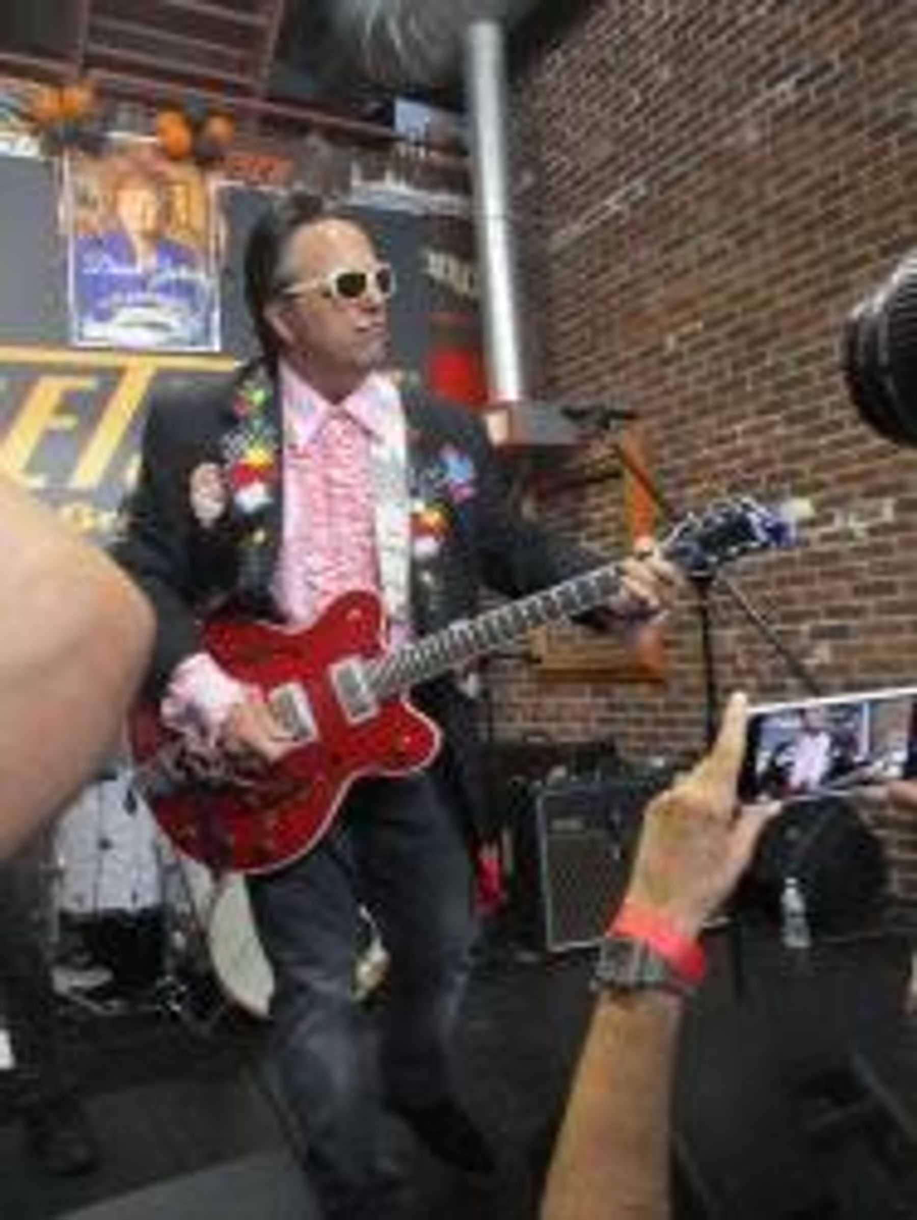 Quentin Jones - Contact