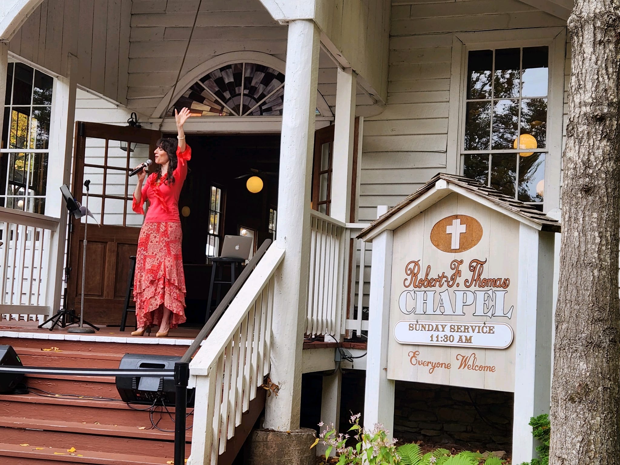 Sherry Anne Makes Third Appearance at Dollywood