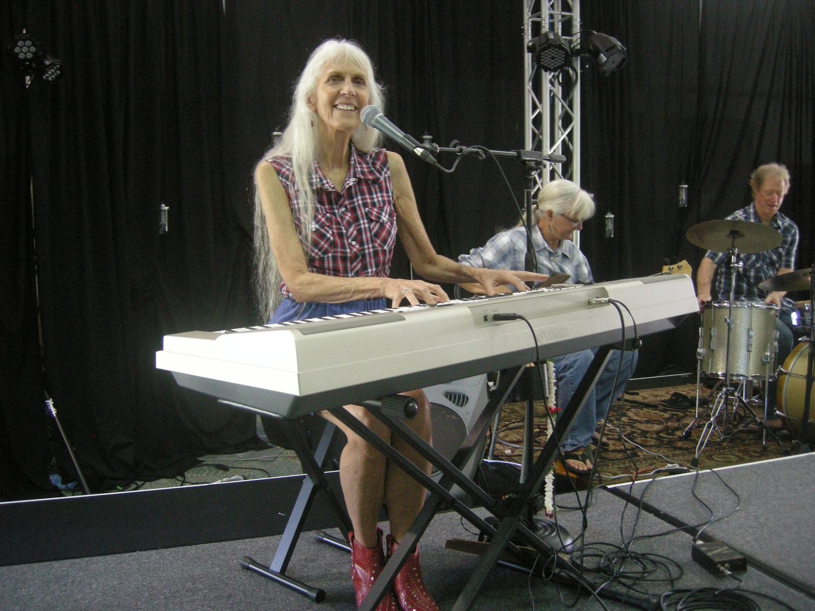 Lou Ann Gurney - Pics