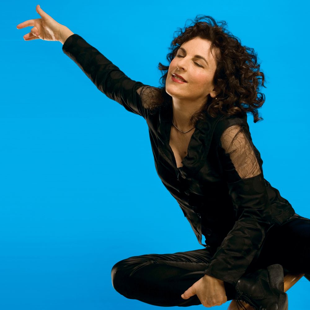 Singer-Poet Lisa B (Lisa Bernstein)