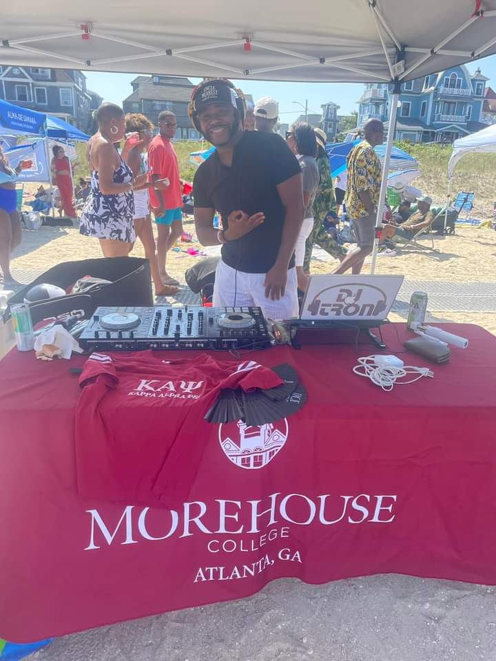 DJ Tron... House On The Vineyard party excellence on Martha's Vineyard!