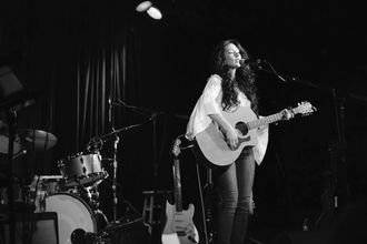 Lilly MacPhee - Press Kit