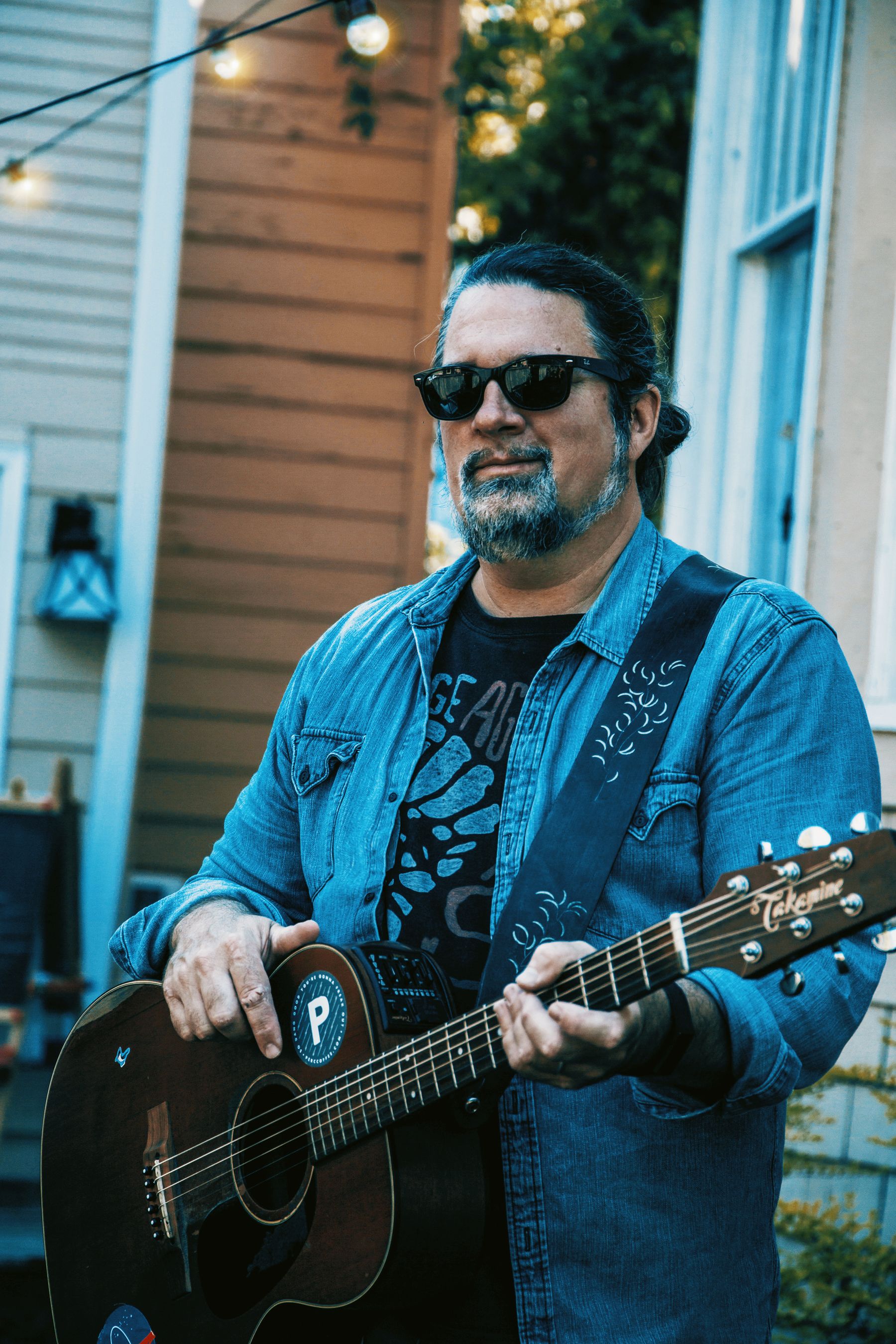 Eric Britt featuring Hazel Virtue - Shows