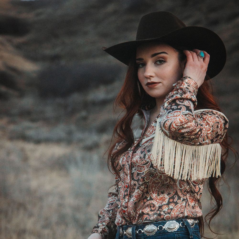 Noeline Hofmann - Bio