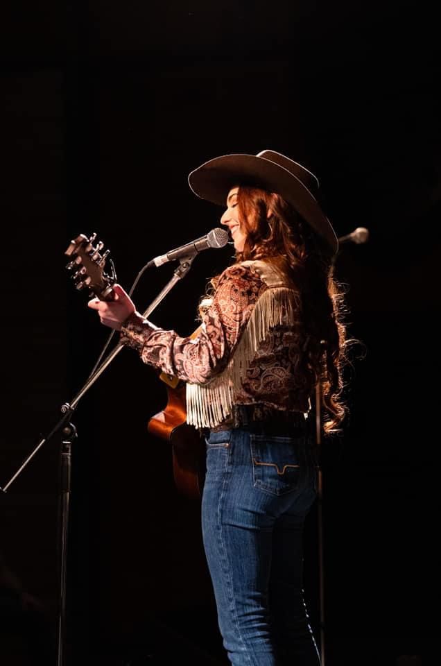 Noeline Hofmann - Photos