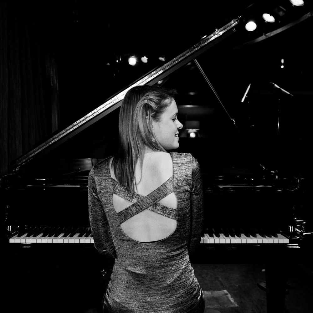 Amy Wakefield - Contact