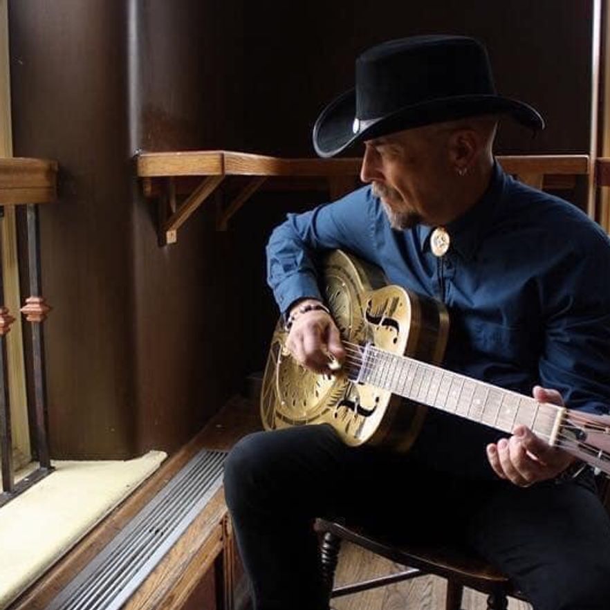 Michael Chenoweth - Bio